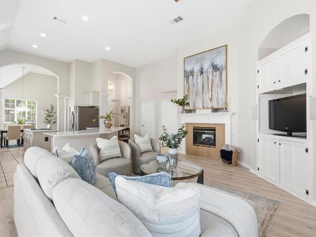 9813 Cliffside Drive