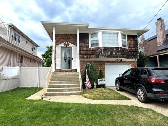 981 McKinley St, Baldwin, NY 11510