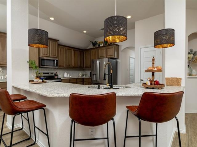 9824 Mescalbean Blvd, Fort Worth, TX 76036