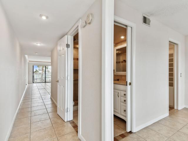 9825 Harrell Avenue, 202, Treasure Island, US, FL