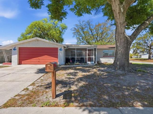 9825 Lakeside Ln, Port Richey, FL 34668