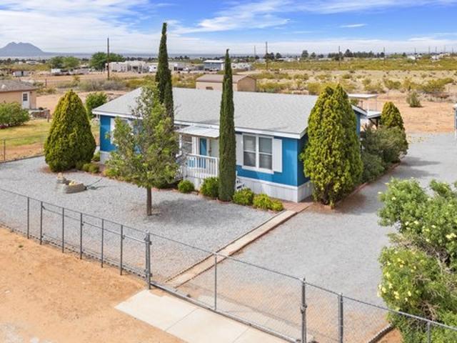 9825 Playground Ln, Las Cruces, NM 88012
