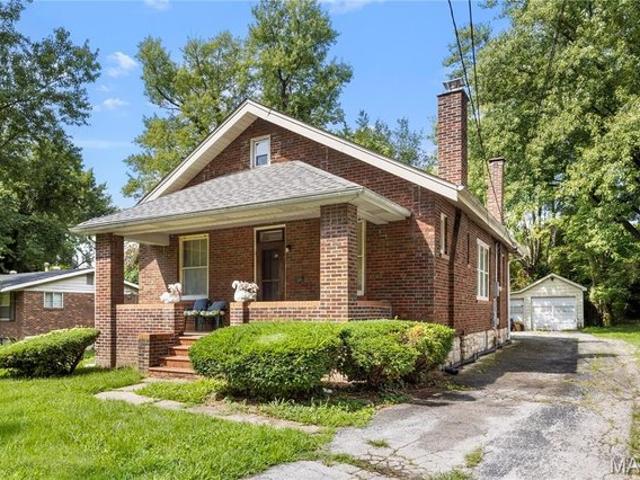 9825 Ventura Dr, Saint Louis, MO 63136