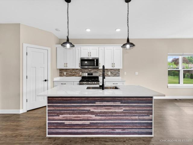 9827 W Dakota St