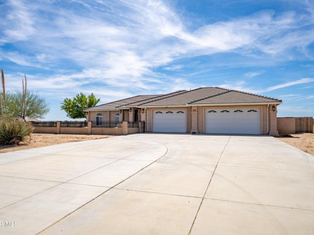 9828 Magnolia Ave, California City, CA 93505 | MLS #26002 | Compass