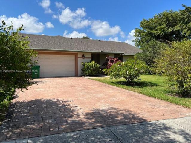 9820 Forest Dr, Miramar, FL 33025