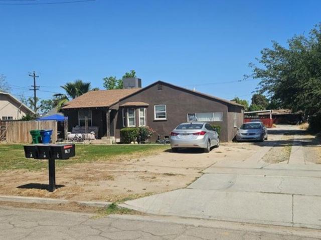 9820 Greenacres Dr, Bakersfield, CA 93312