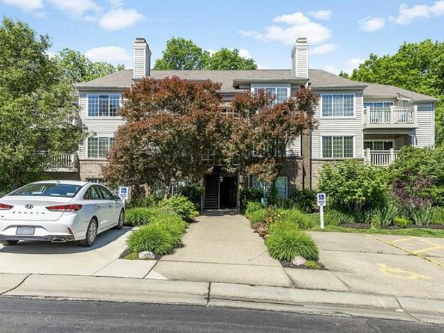 9821 Regatta Dr Unit 303, Cincinnati, OH 45252