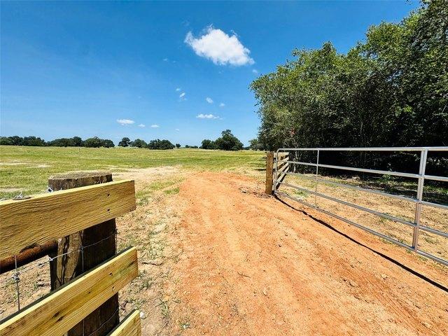 9821 W US Highway 90, Flatonia, TX 78941