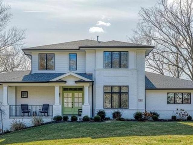 9821 Warington Sq, Creve Coeur, MO 63141