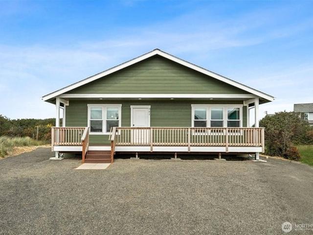 982 Sand Dollar Ct SW, Ocean Shores, WA 98569