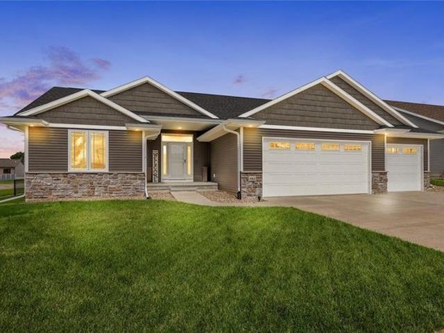 982 Raleigh Ln, Marion, IA 52302
