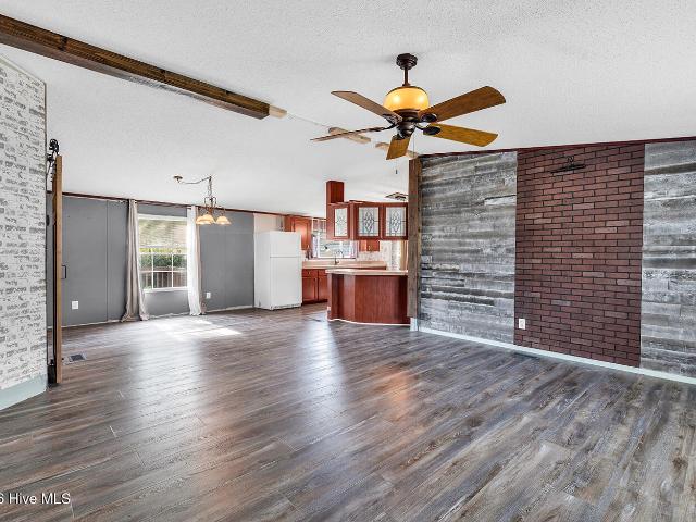 982 Waterview Lane SW