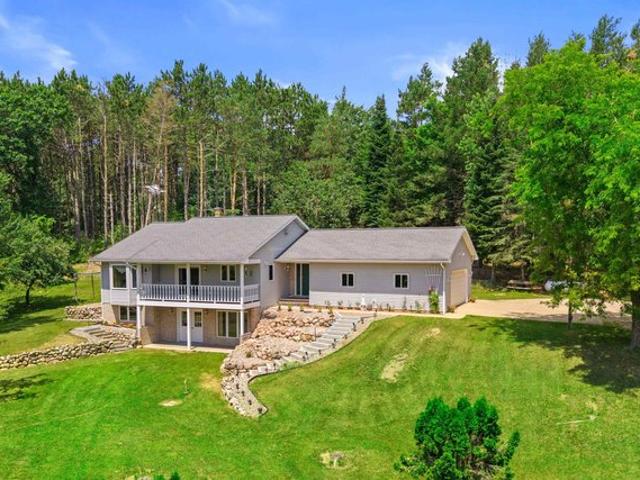 9834 River Rd, Amherst, WI 54406