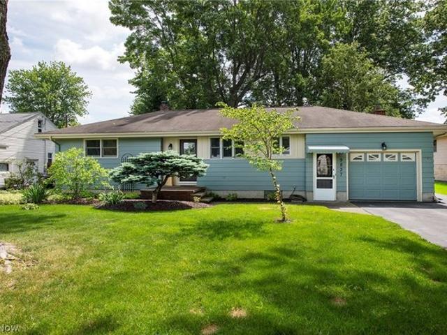 9837 Betty Ln, Elyria, OH 44035