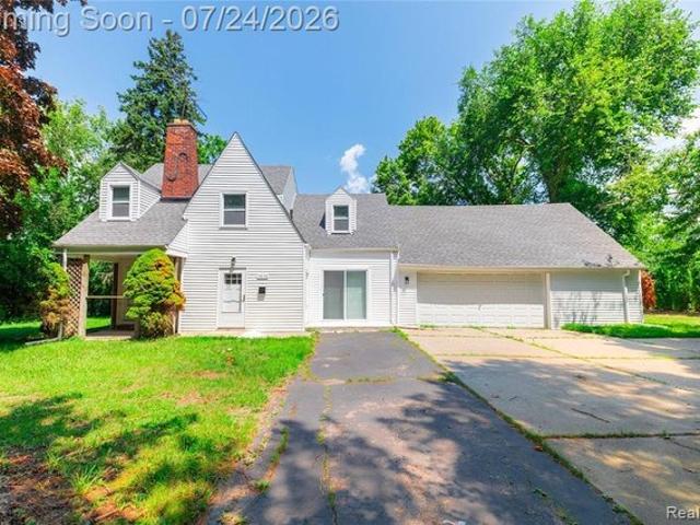 9838 Grosse Ile Pkwy, Grosse Ile, MI 48138