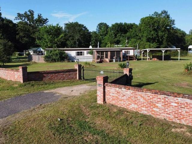 9830 Esthlyn St, Keithville, LA 71047