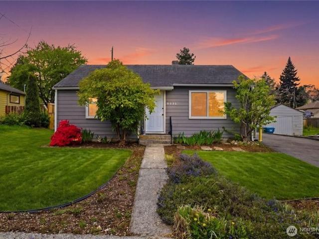 9831 33rd Ave SW, Seattle, WA 98126