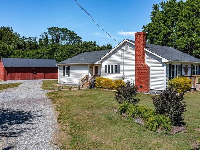 9832 River Rd, Lancaster, VA 22503