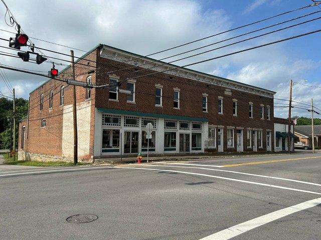 9833 Main St, Hustonville, KY 40437