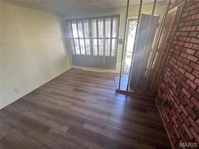 9833 Gloucester Dr, St. Louis, MO 63137 | Compass