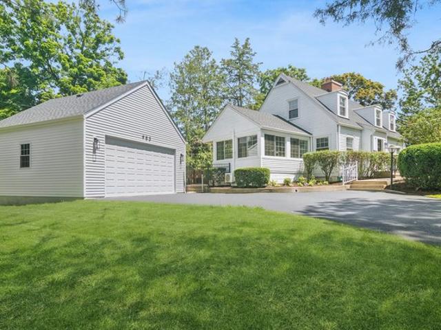 983 Harvard Ct, Highland Park, IL 60035
