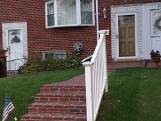 983 Regina Dr, Halethorpe, MD 21227