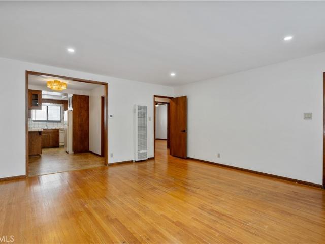 983 W 10th Street