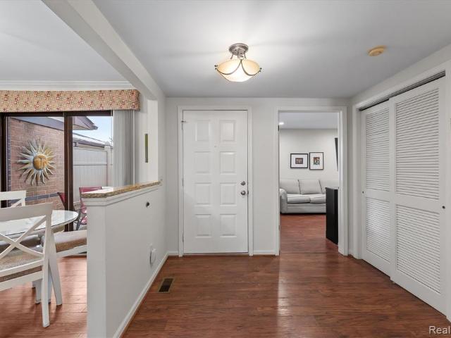 983 Wexford Way