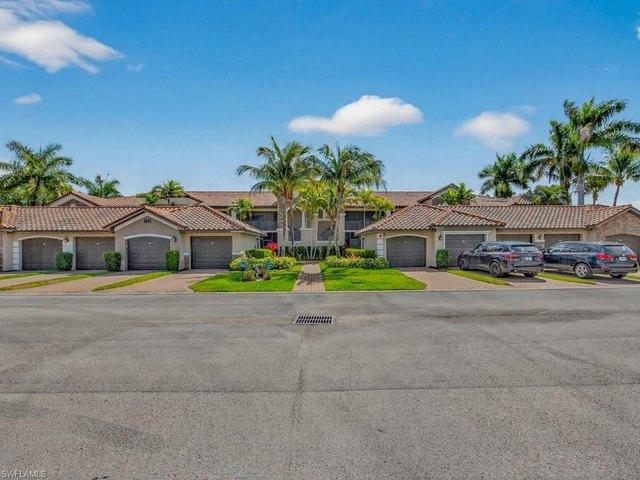 9844 Venezia Cir E Unit 726, Naples, FL 34113