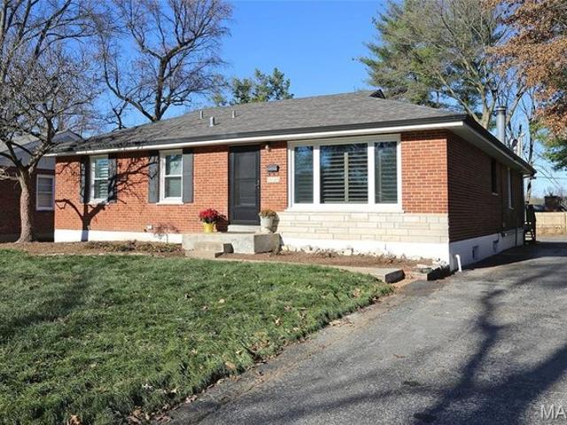 9845 Boulder Ct, Rock Hill, MO 63119