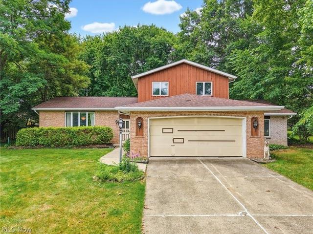 9841 Cedarwood Dr, North Royalton, OH 44133