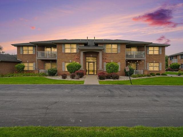 9841 Wildwood Ct Apt 2C, Highland, IN 46322