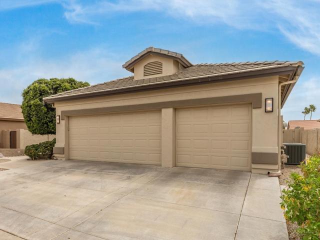 9843 E Sunburst Dr, Sun Lakes, AZ 85248 | MLS #7010 | Compass