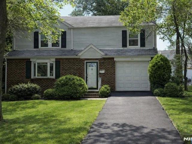 984 E Lawn Dr, Teaneck, NJ 07666