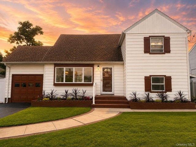 984 Hayes St, Baldwin, NY 11510
