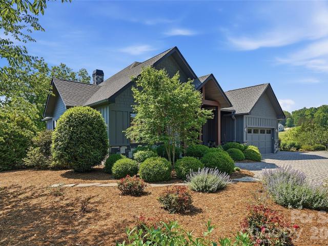984 Mapleton Lane