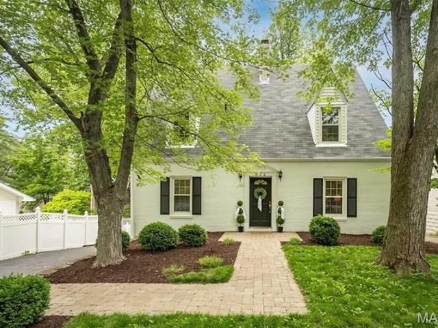 984 N Woodlawn Ave, Kirkwood, MO 63122