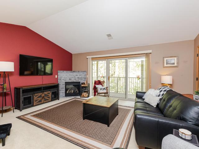 984 Spring Ct