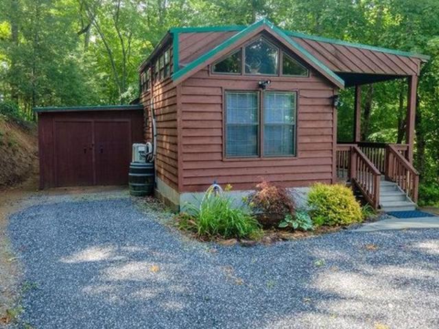984 W Old Murphy Rd, Franklin, NC 28734
