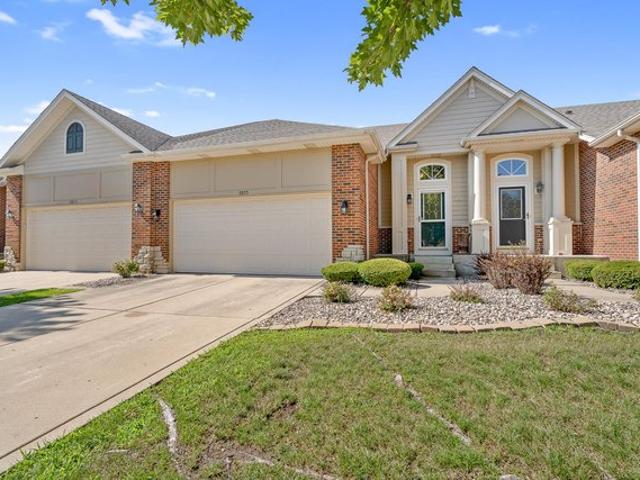 9855 Oakwood Ct, Saint John, IN 46373
