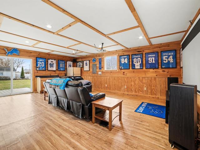 9855 Elmwood Drive