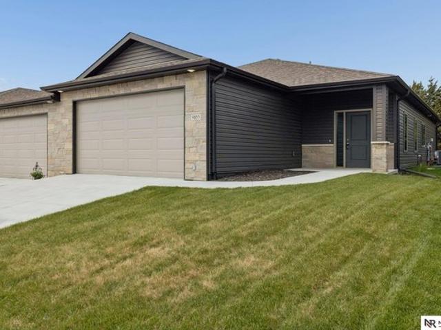 9855 Keystone Dr, Lincoln, NE 68516