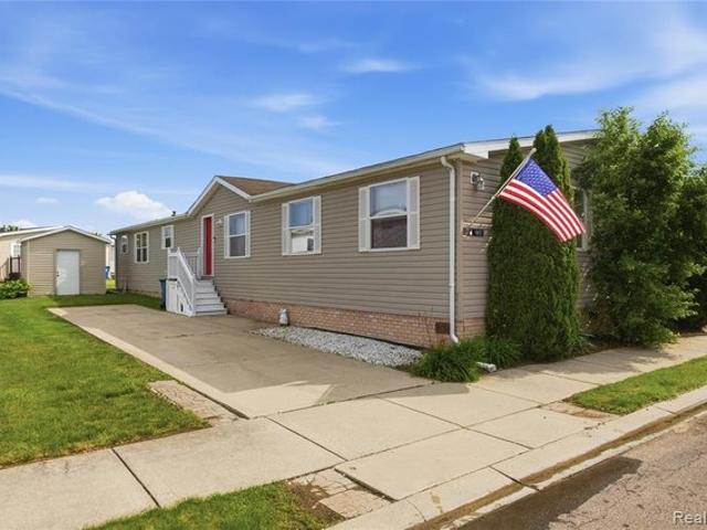 9857 Rembrandt Way, Fenton, MI 48430