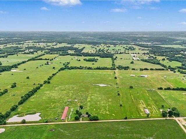 9858 N State Line Rd, Maysville, AR 72747