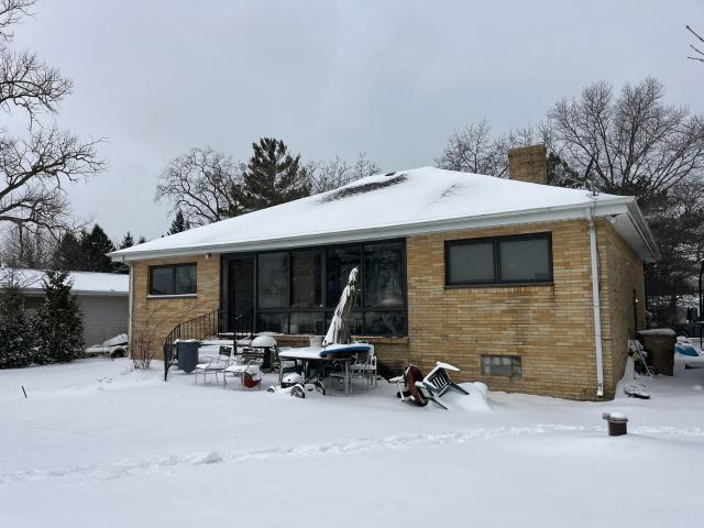 9851 Lakeshore Dr