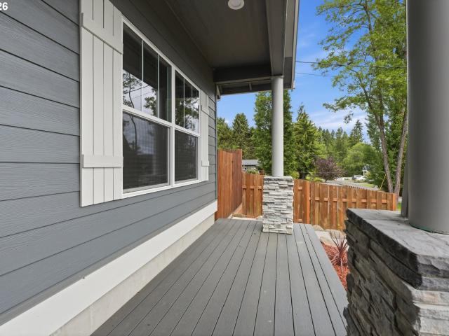 985 5TH AVE
