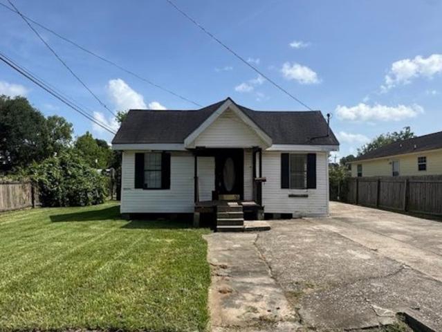 985 Brockman St, Beaumont, TX 77705