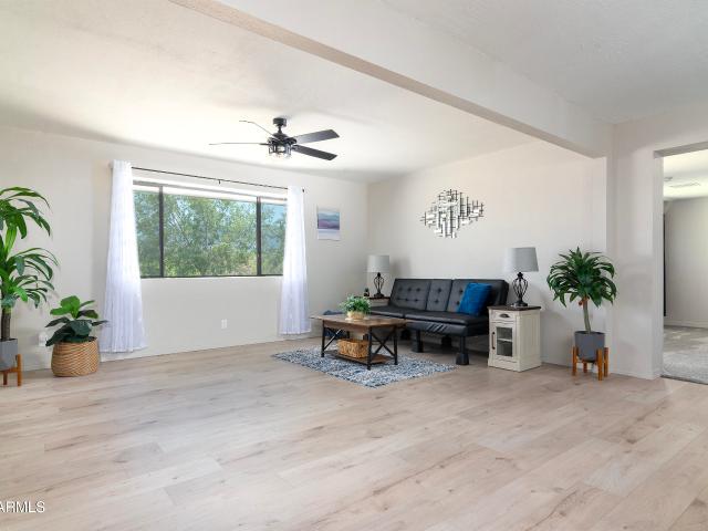985 e saguaro drive