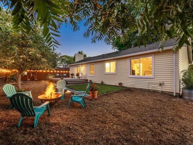 985 Emily Ave, Rohnert Park, CA 94928